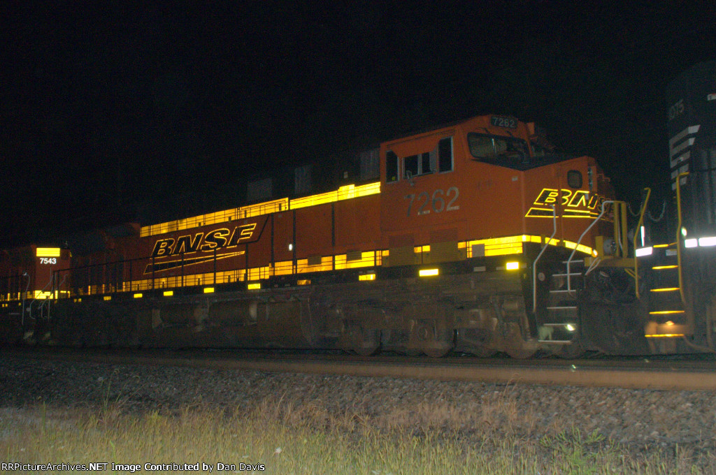 BNSF ES44DC 7262 trails on 14G